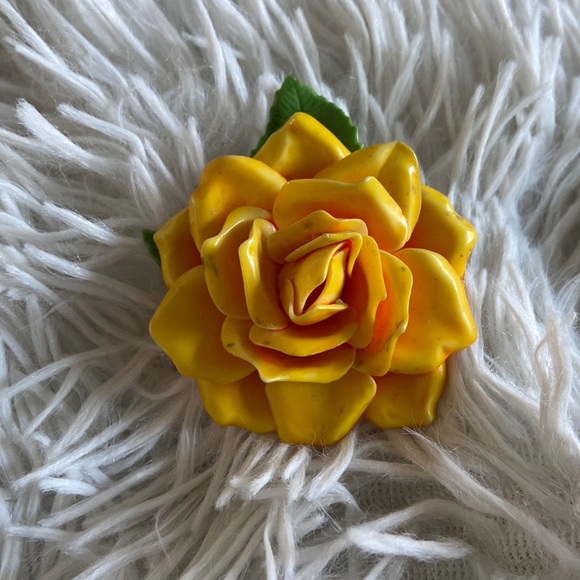 None | Jewelry | Vintage 96s Yellow Plastic Flower Pin Brooch | Poshmark